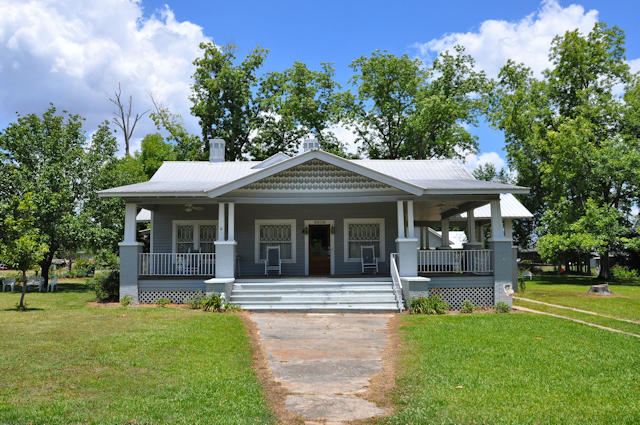 Craftsman Bungalow, Cobbtown | Vanishing Georgia: Photographs by Brian ...