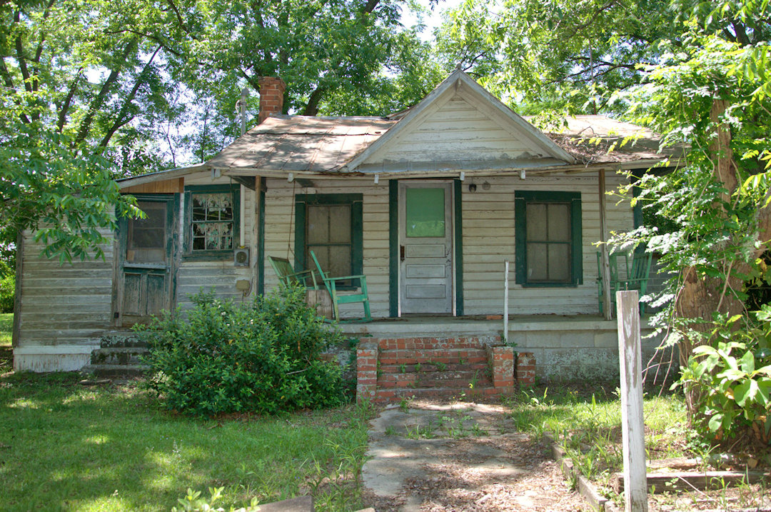 Eclectic Cottage, Daisy | Vanishing Georgia: Photographs by Brian Brown
