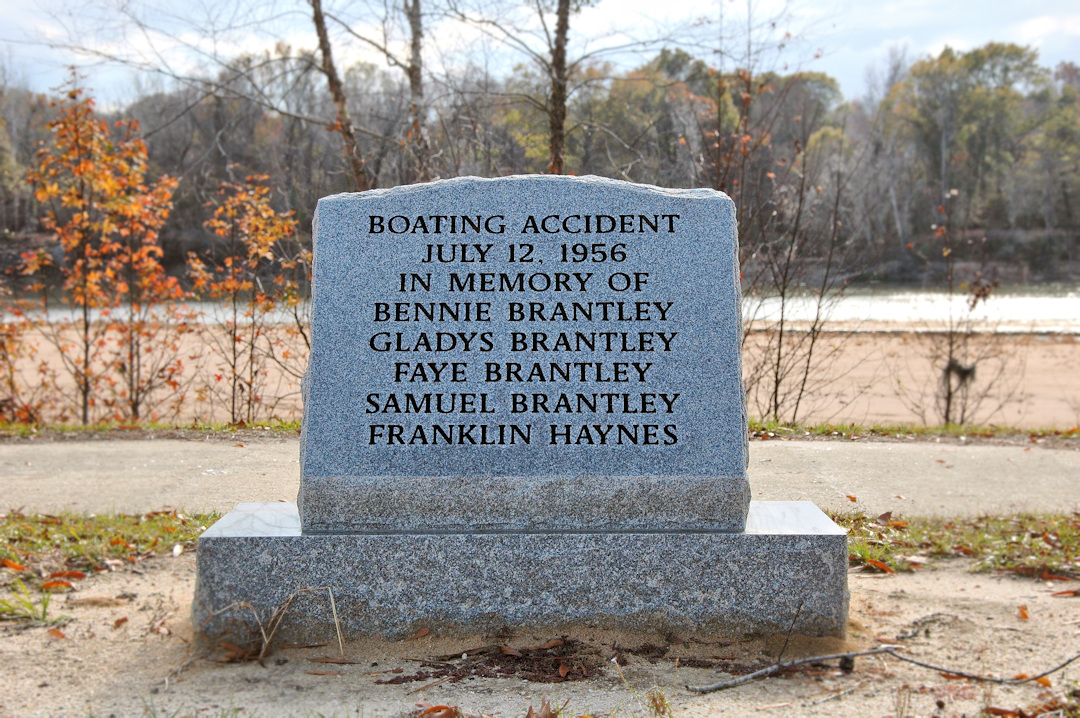 Brantley-Haynes Memorial, Toombs County | Vanishing Georgia ...