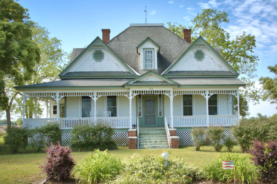 Queen Anne Farmhouse, Dooly County | Vanishing Georgia: Photographs by ...