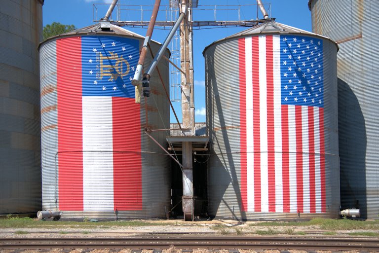 Chris Johnson’s Painted Silos Bring Color to Downtown Shellman ...