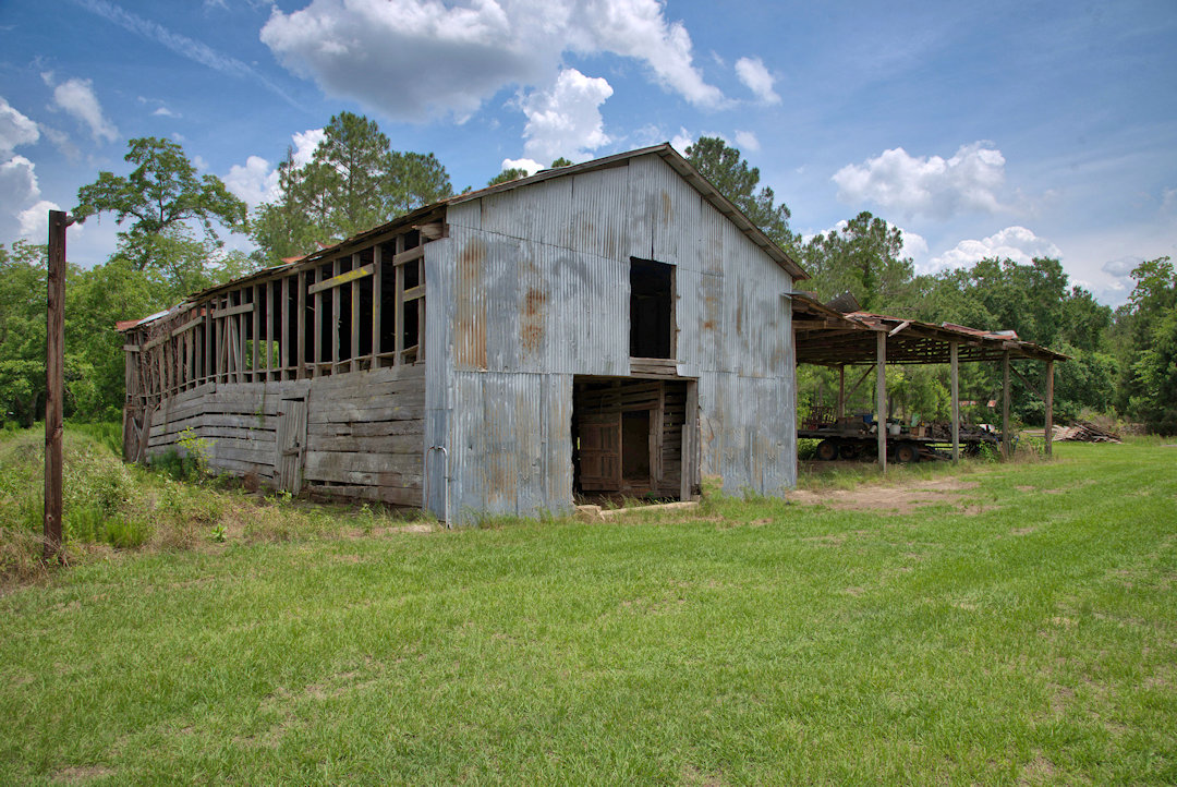 Exploring Lax's Historic Wingate Mule Barn: A Photo Journey